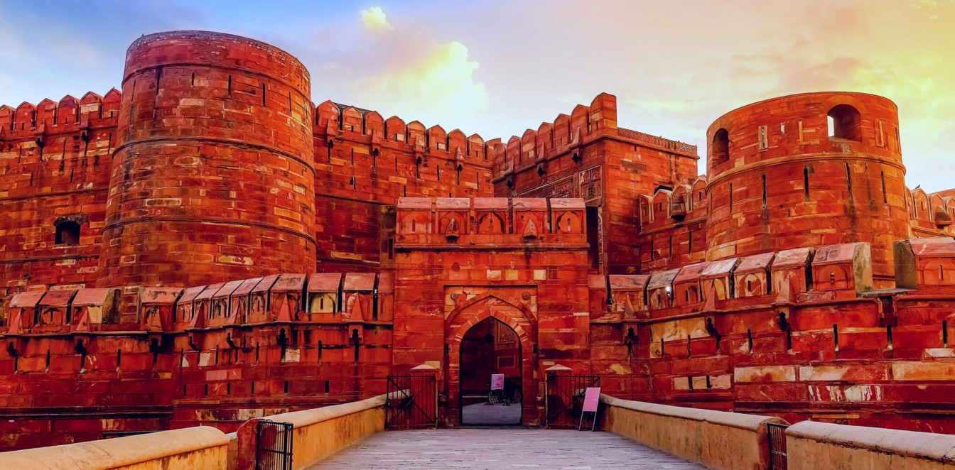 Pre-Wedding Shoots in Agra: Iconic Locations for Unforgettable Memories.